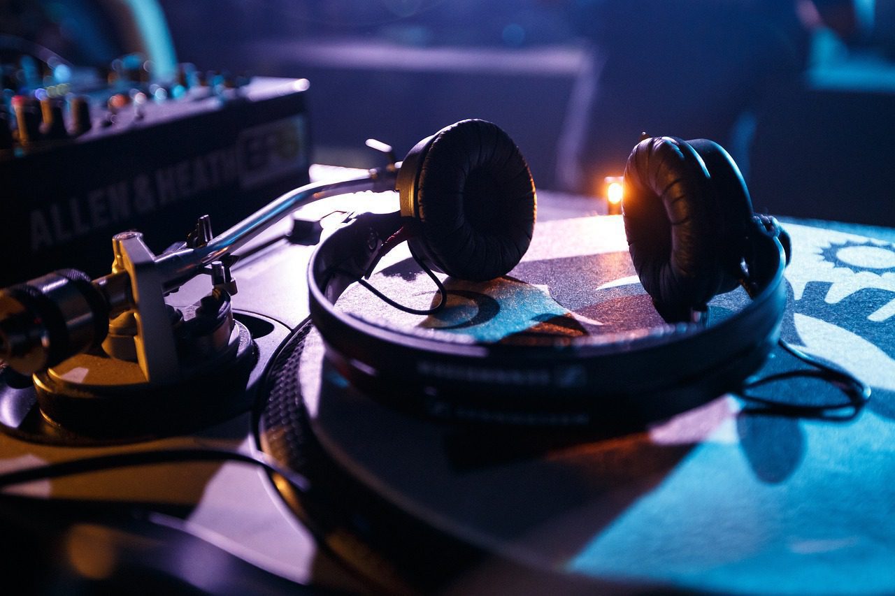 How to Choose the Perfect Event Planner and DJ: Your Ultimate Guide to ...